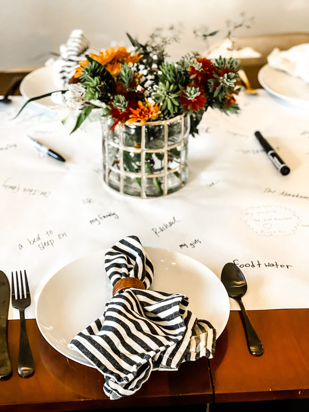 DIY Thankful Table Runner // Easy & Budget-friendly Thanksgiving Table ...