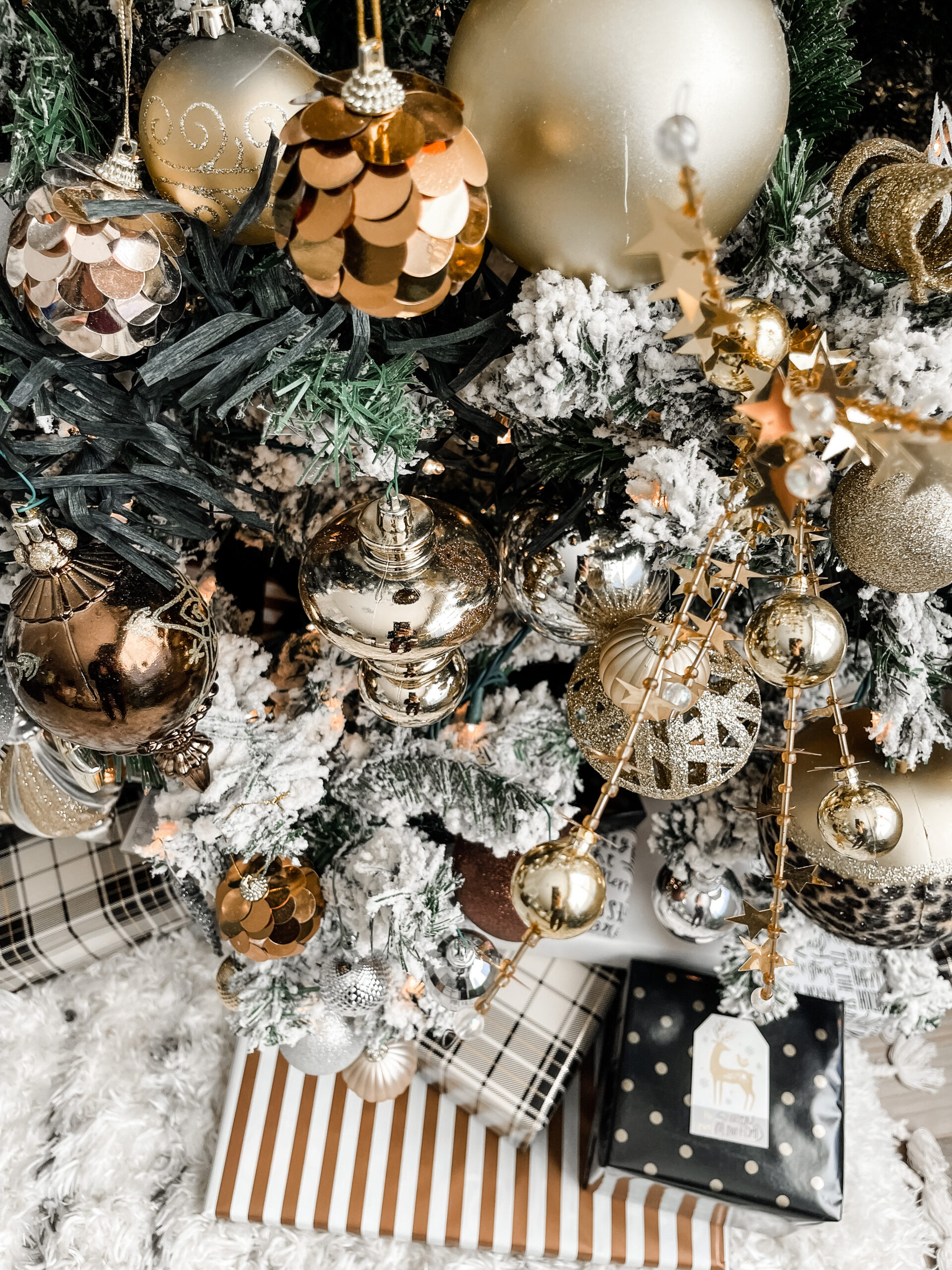 A Very Merry Holiday Home // Christmas Living Room & Dining Room Tour ...