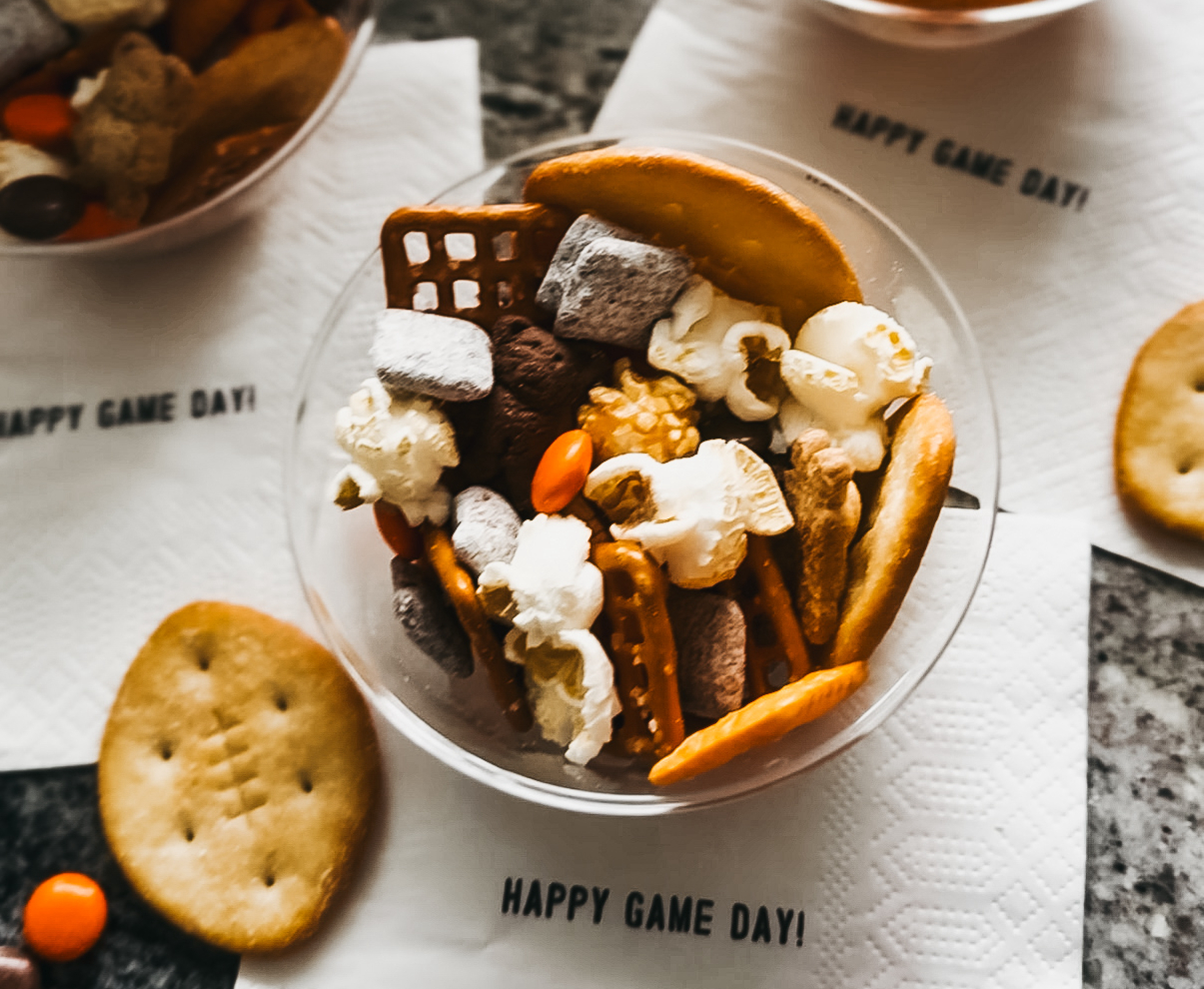 The Easiest [and Cutest] Football Snack Mix for Game Day w/ a Chicago ...